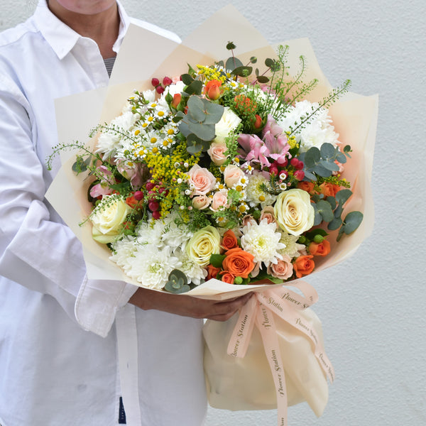 String of Love Mixed Bouquet Delivery Dubai | Flower Station